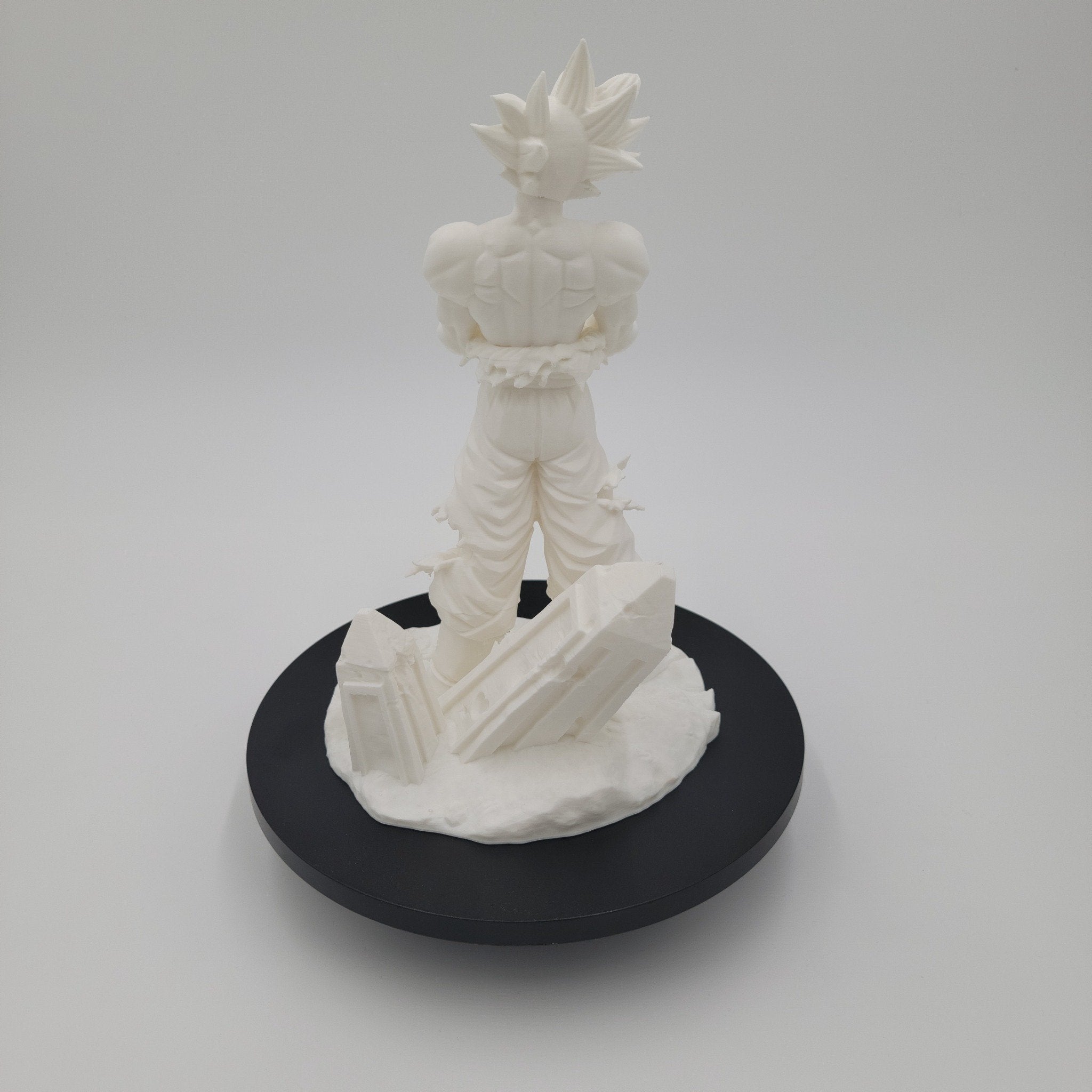 Son Goku Controller Holder Sculpture – Legendary Super Saiyan Buff Edi