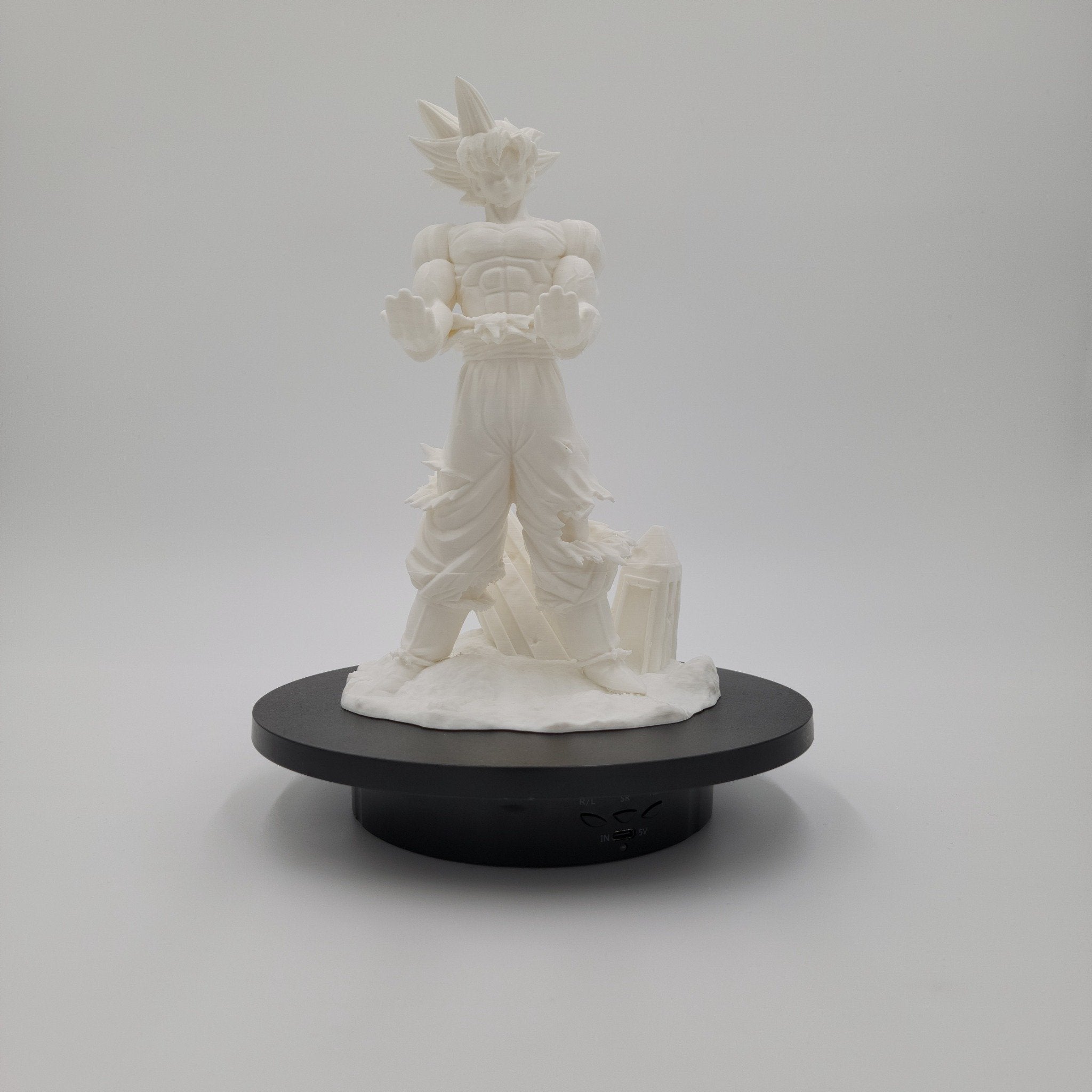 Son Goku Controller Holder Sculpture – Legendary Super Saiyan Buff Edi