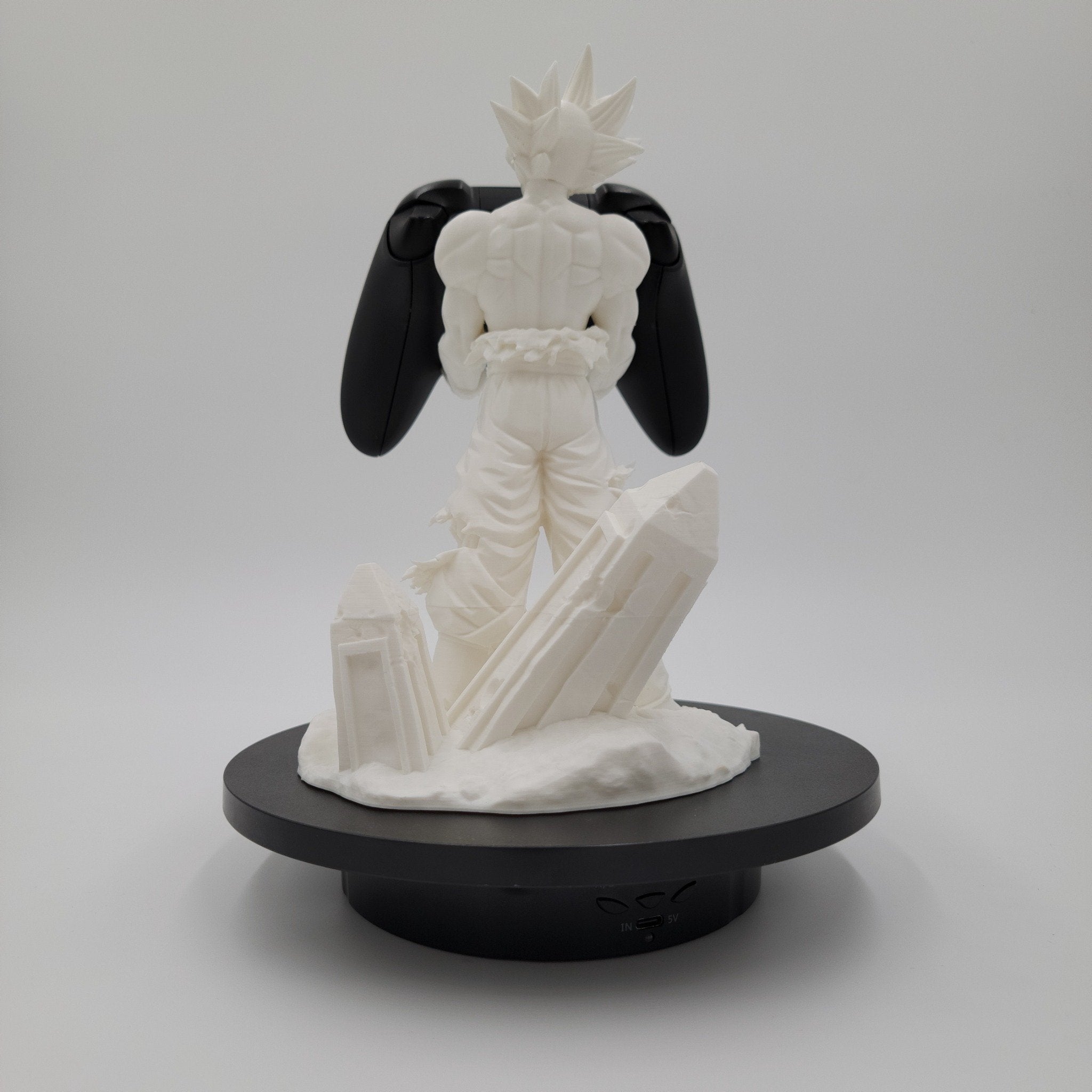 Son Goku Controller Holder Sculpture – Legendary Super Saiyan Buff Edi
