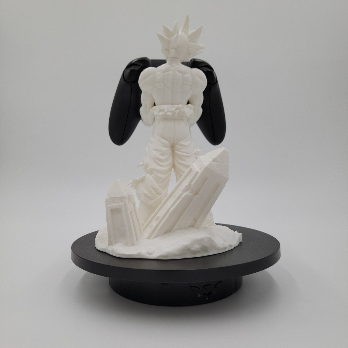 Son Goku Controller Holder Sculpture – Legendary Super Saiyan Buff Edi