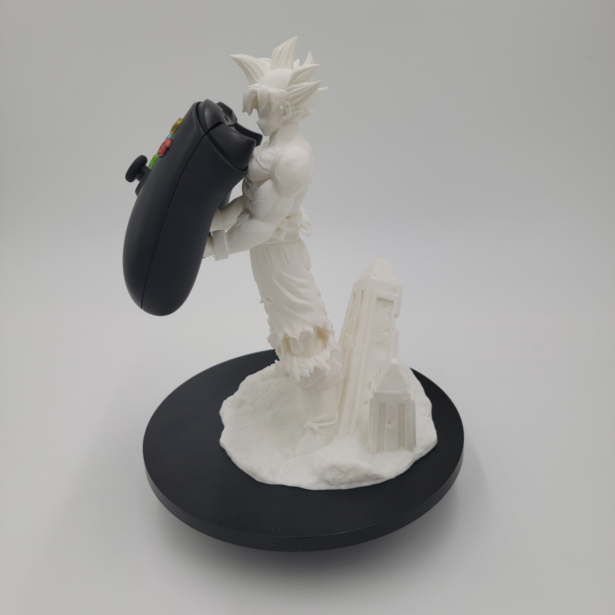 Son Goku Controller Holder Sculpture – Legendary Super Saiyan Buff Edi